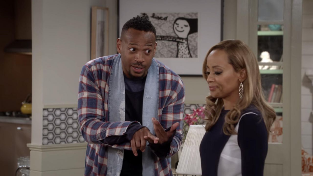 The vest plaid worn by Marlon Wayne (Marlon Wayans) in Marlon S02E01 ...