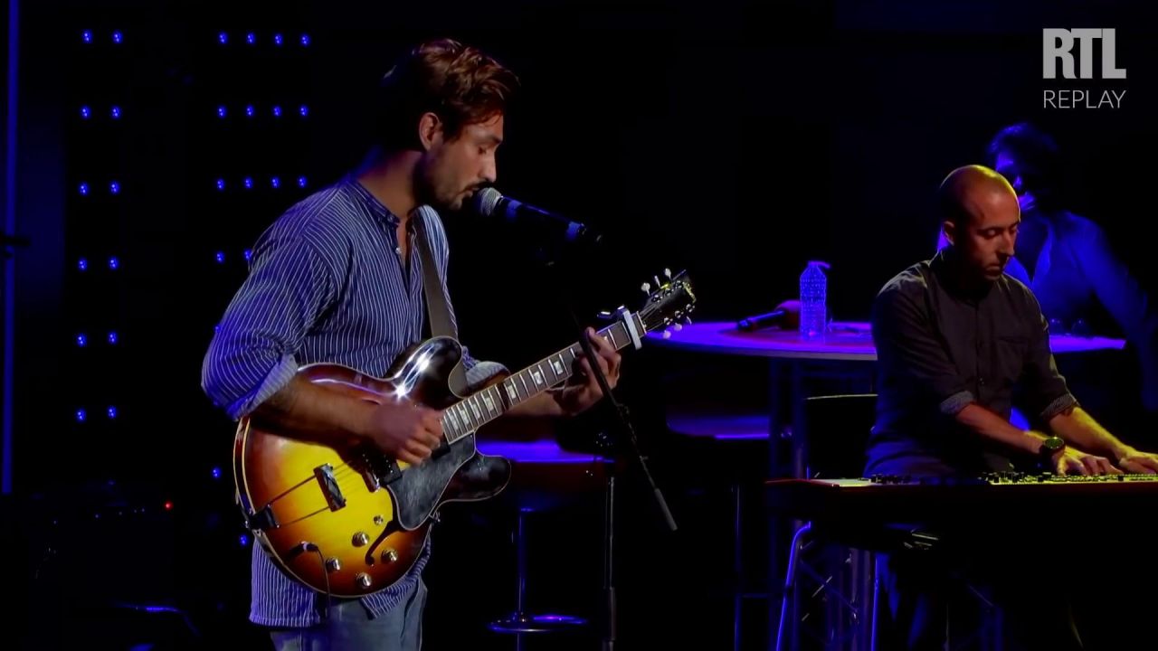 The shirt collar mao of Jérémy Frérot in the YouTube video Review (Live ...