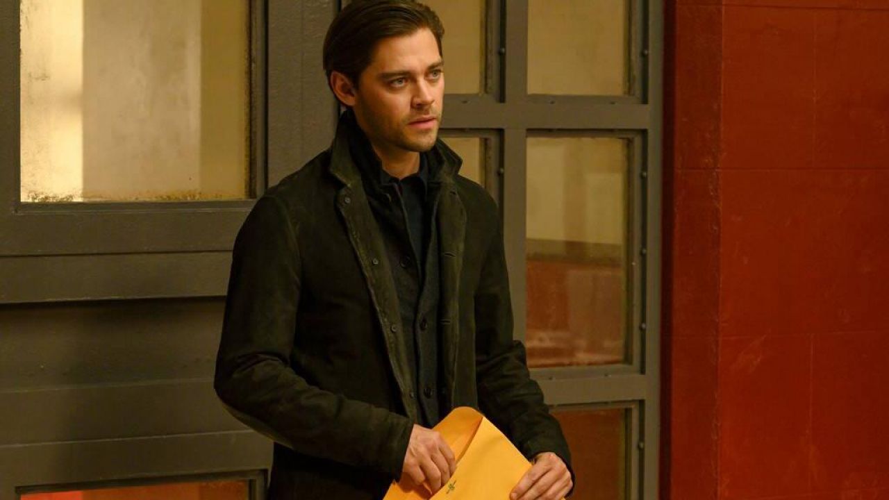 Brown leather Jacket worn by Malcolm Bright (Tom Payne) in Prodigal Son ...