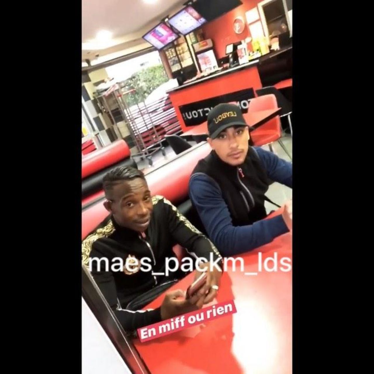 The black hat worn by the rapper Maes on the account Instagram of @maes ...