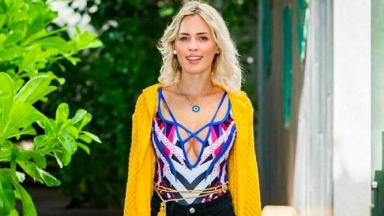 El Traje De Baño Usado Por Virginie Conte En The Villa Of Broken Hearts Spotern