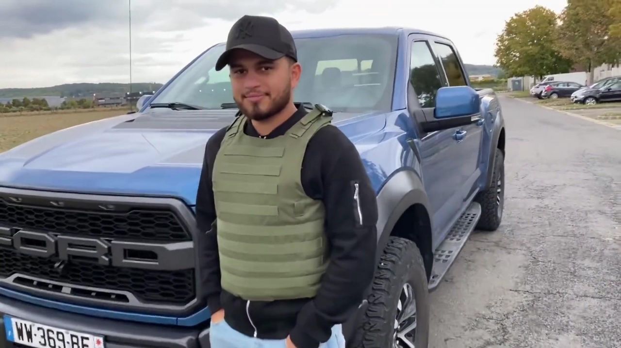 Khaki green bulletproof vest worn by riyadh riyadh in the video THE NEW ...