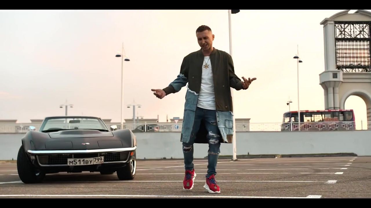 Manteau de Tovaritch dans Tovaritch - BRATVA IV (Hololo) Feat Красное ...