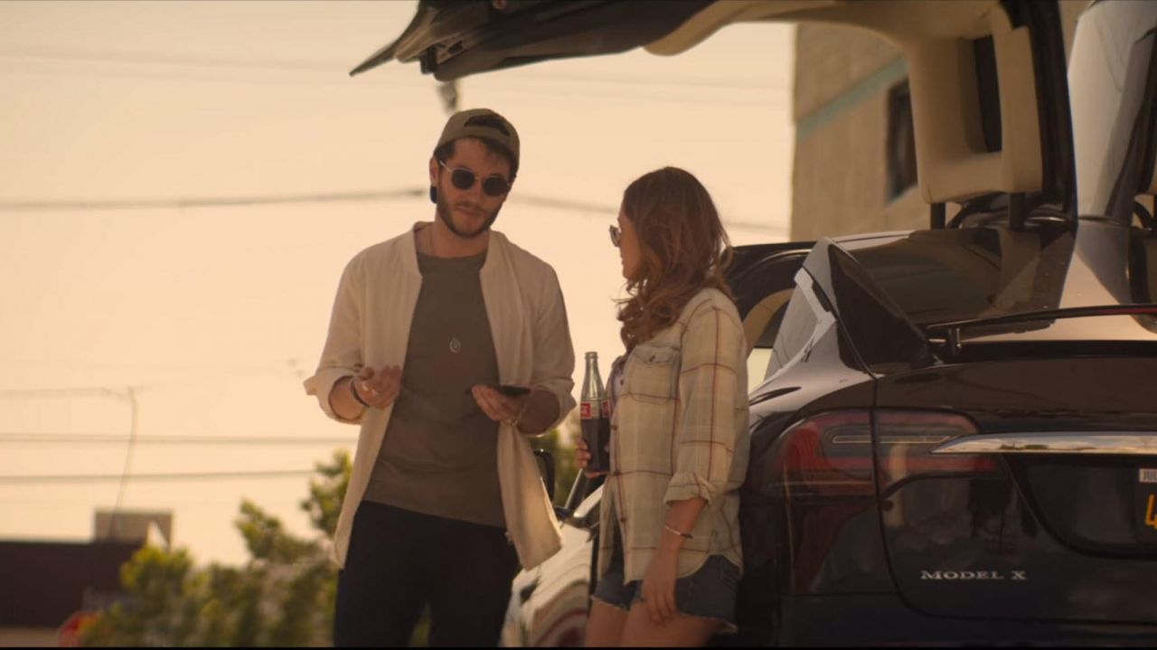Forty's cardigan(?) of Forty Quinn (James Scully) in YOU (S02E05) | Spotern