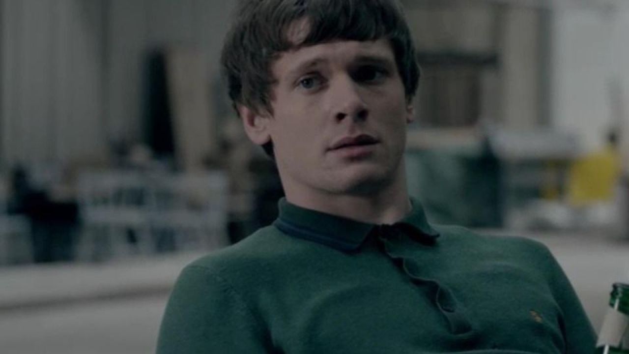 Polo James Cook serie 7 rise worn by James Cook Jack O'Connell in Skins ...