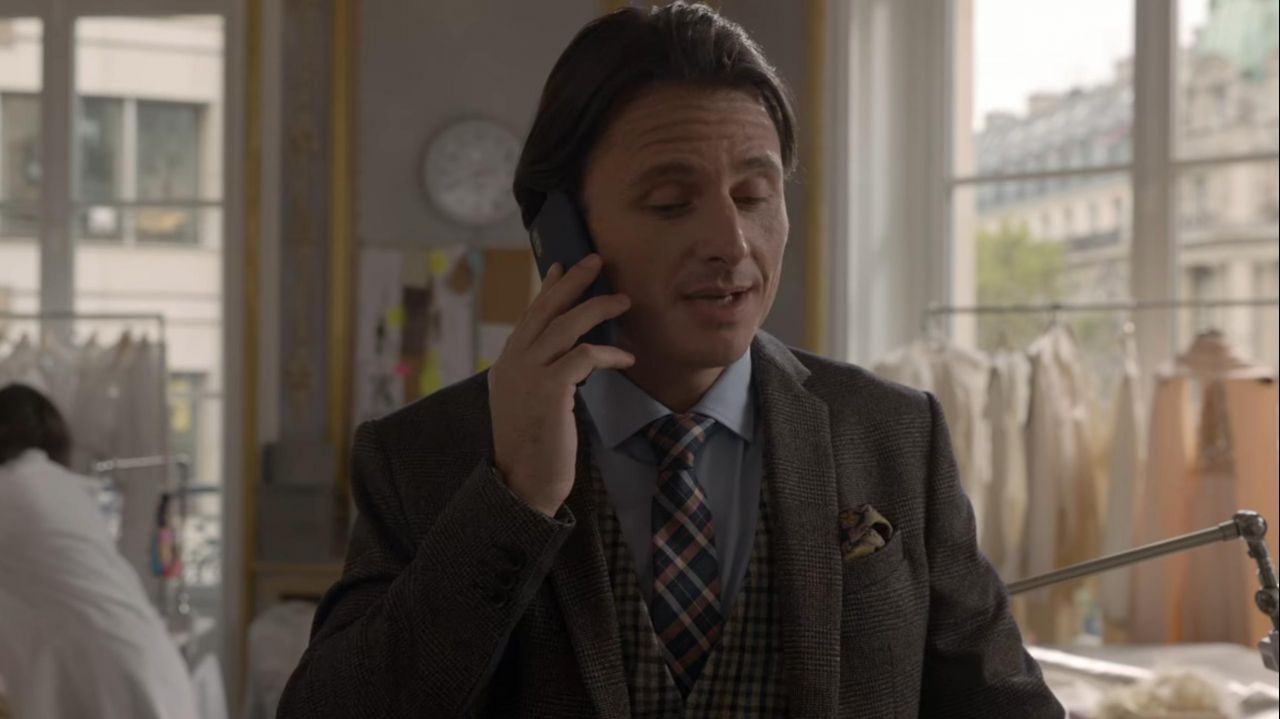 Tie striped blue, gray and "orange" worn by Charles Martins (Mathieu ...