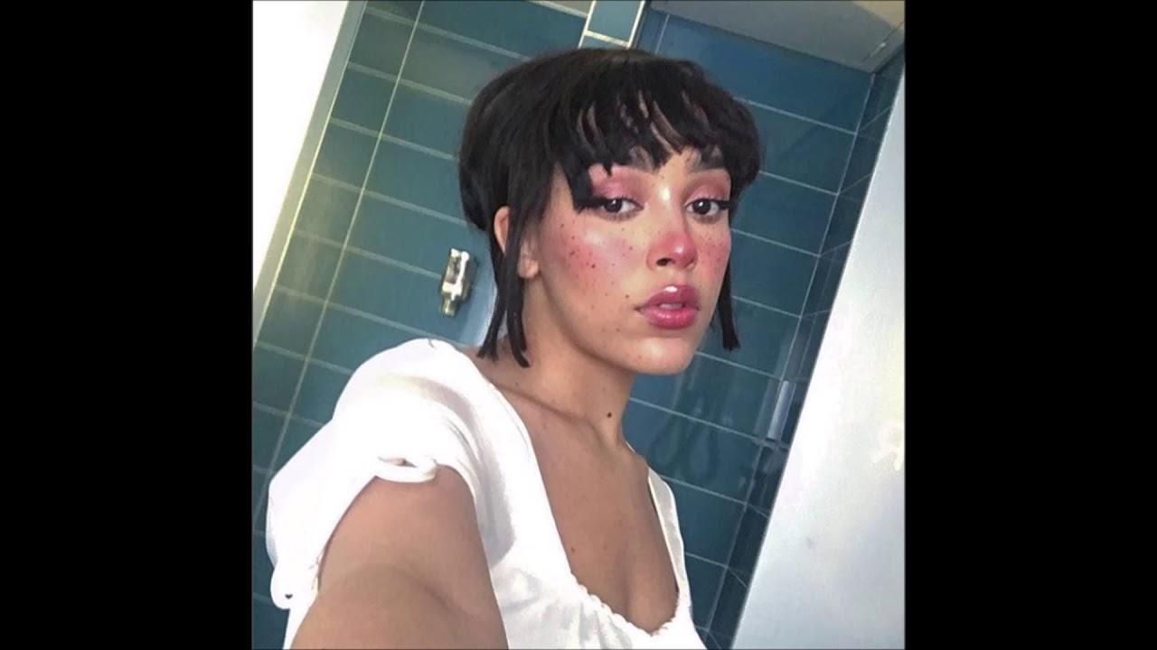 E girl wig worn by doja cat (Doja Cat) as seen in Unknown | Spotern