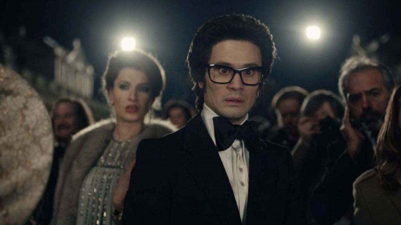 Eyeglasses worn by Jeffrey (Andrew Leung) as seen in Cruella movie ...