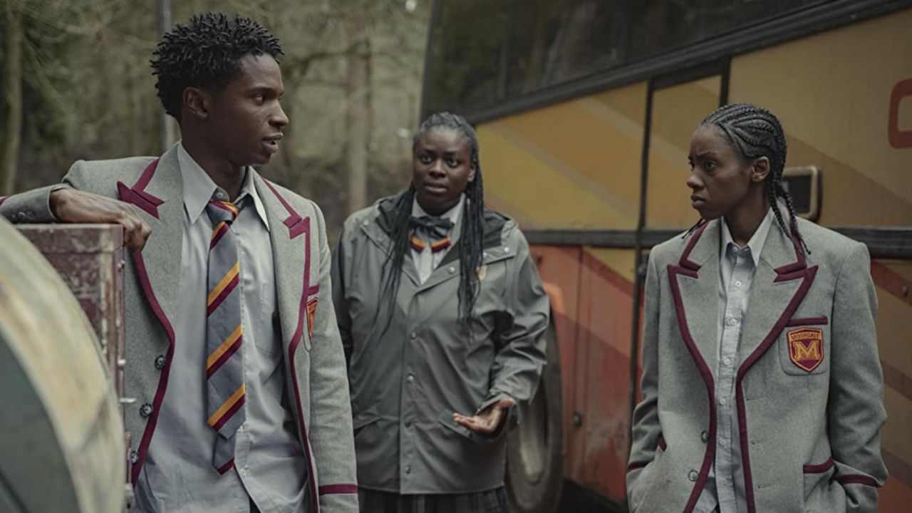 Moordale School Gris Uniforme costume porté par Jackson Marchetti ...