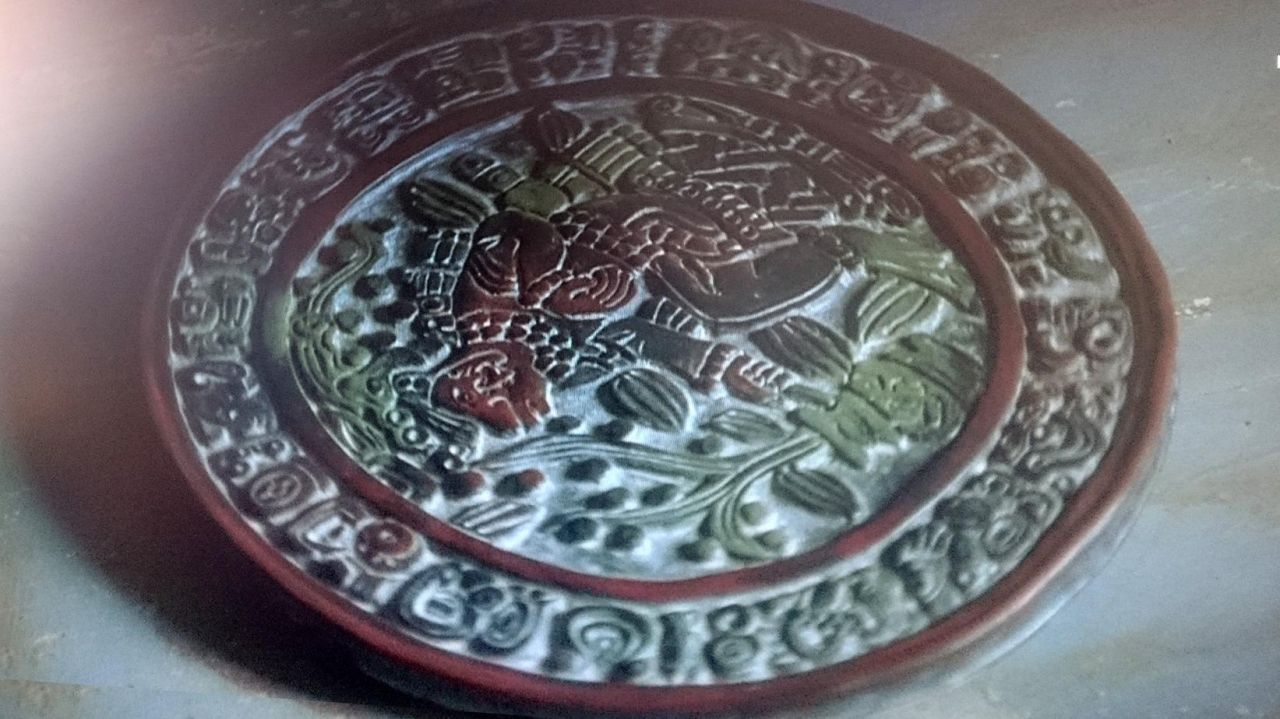 The Mayan disc in the shop of Vianne Rochet (Juliette Binoche) in the ...