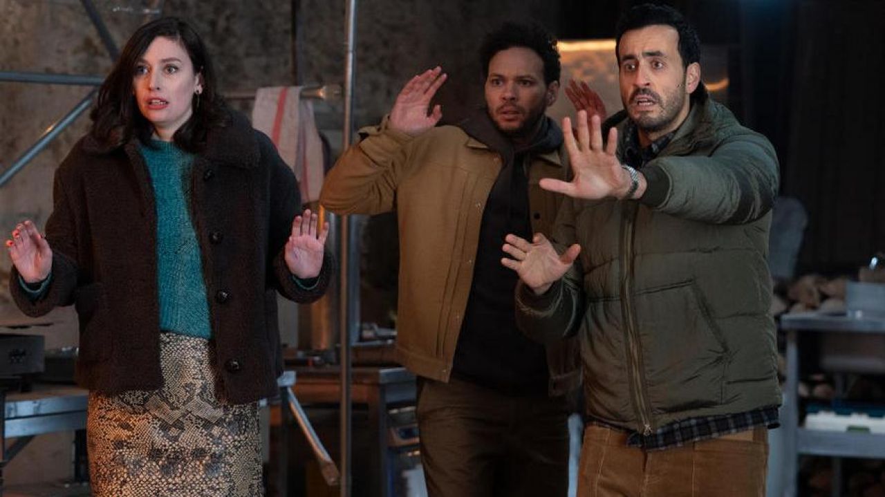 Le blouson vert de Joseph Hazan (Jonathan Cohen) dans Family Business ...