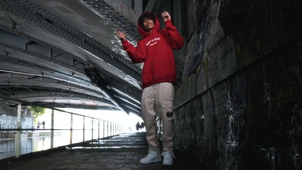 The cargo pants Stone Island of Osirus Jack 667 in Osirus his video ...