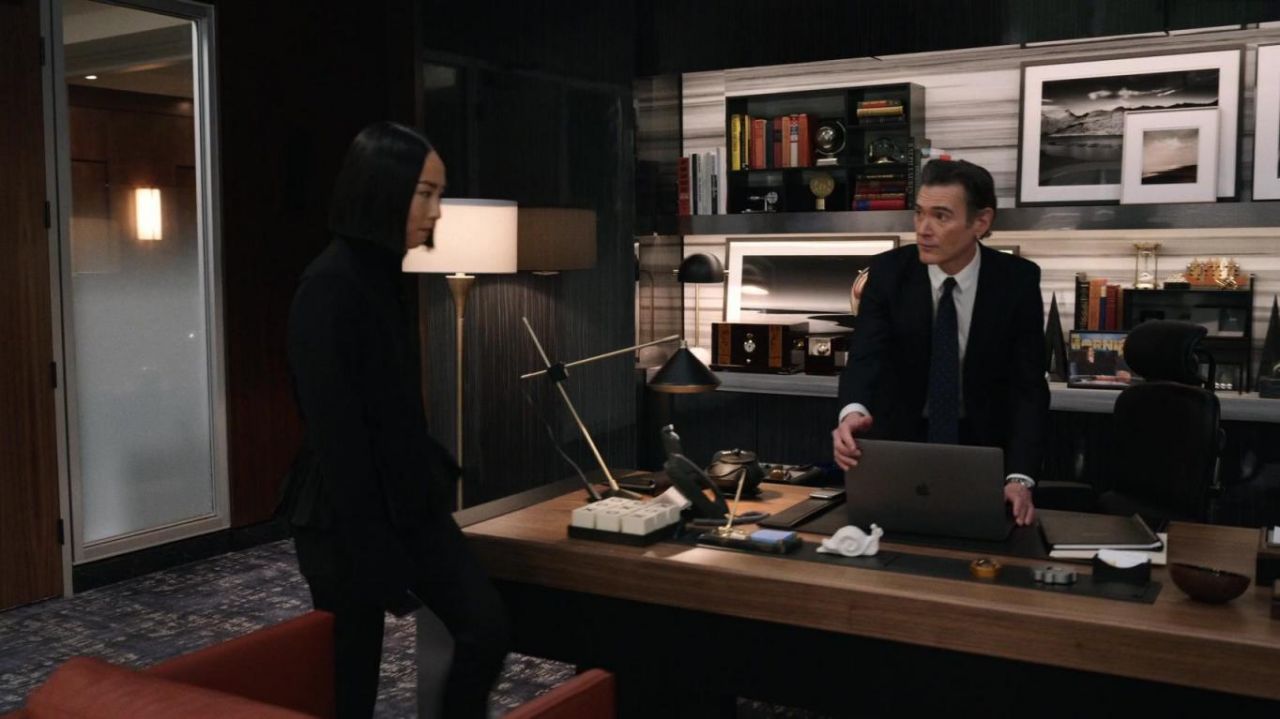 Desk lamp of Cory Ellison (Billy Crudup) as seen in The Morning Show TV ...