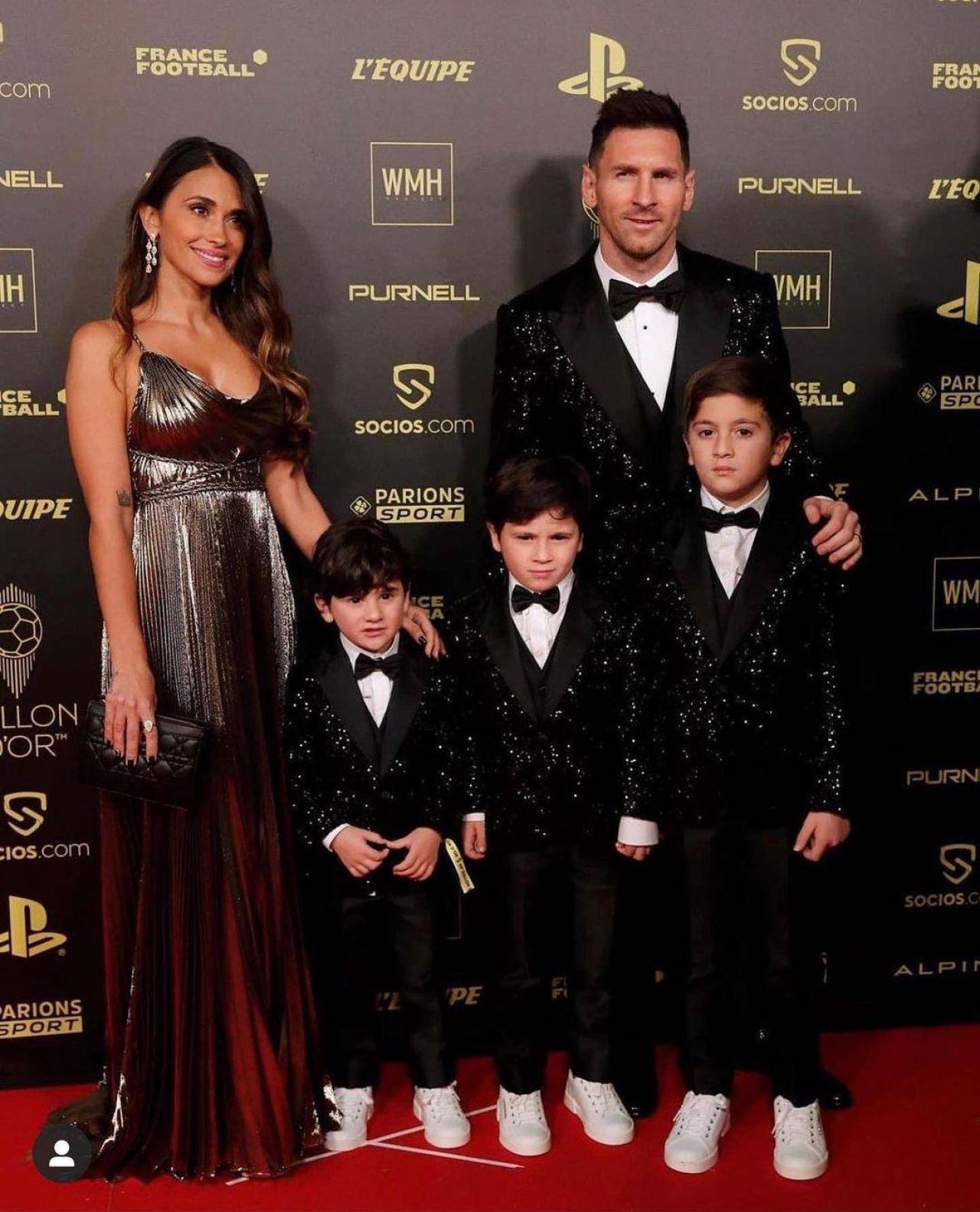 The sequined suit jacket worn by Léo Messi at the 2021 Ballon d'Or ...