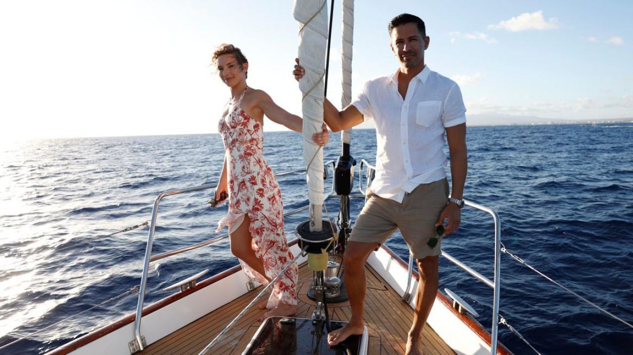 The floral dress of Juliet Higgins (Perdita Weeks) in the series Magnum ...