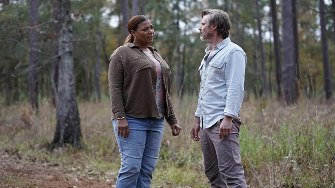 Camisa marrón usada por Willie May (Queen Latifah) como se ve en los ...