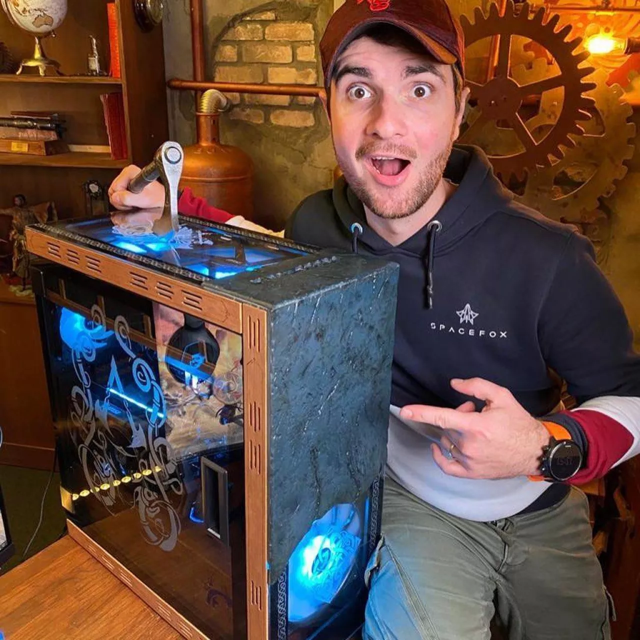 The watch worn by Amixem on the account Instagram @amixem | Spotern