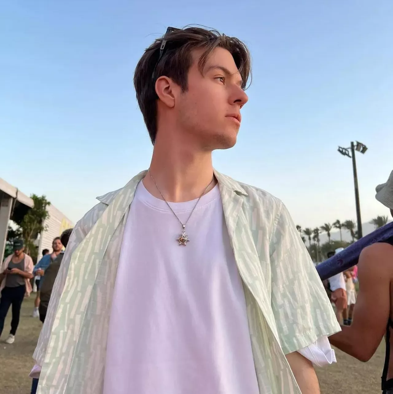 The green shirt worn by Seb la Frite on his Instagram account ...