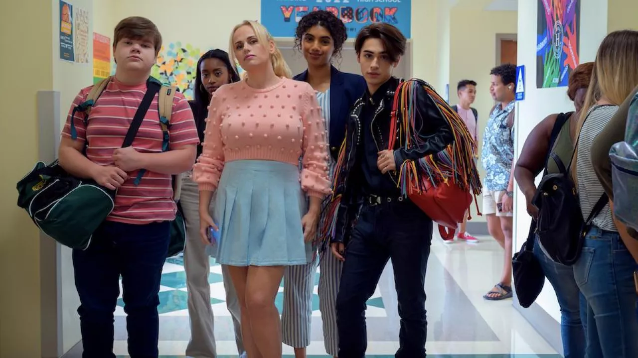 The multicolored fringed leather jacket worn by Yaz (Joshua Colley) in ...