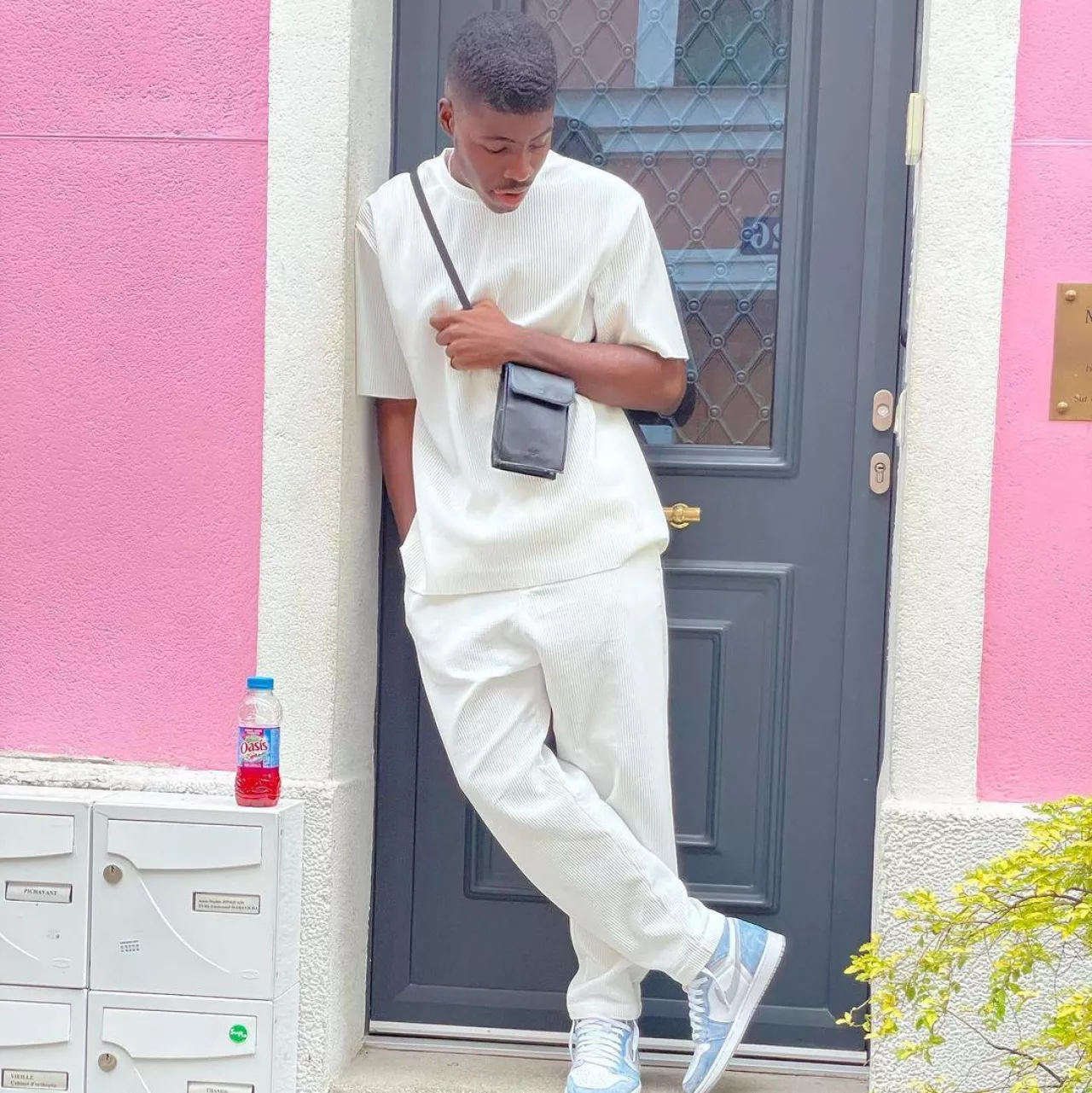 Pants and t-shirt set worn by Mike Adeni­ran Af­foy­on as seen on His ...