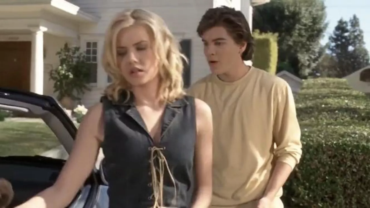 Lace up vest shirt in black worn by Danielle (Elisha Cuthbert) in The ...