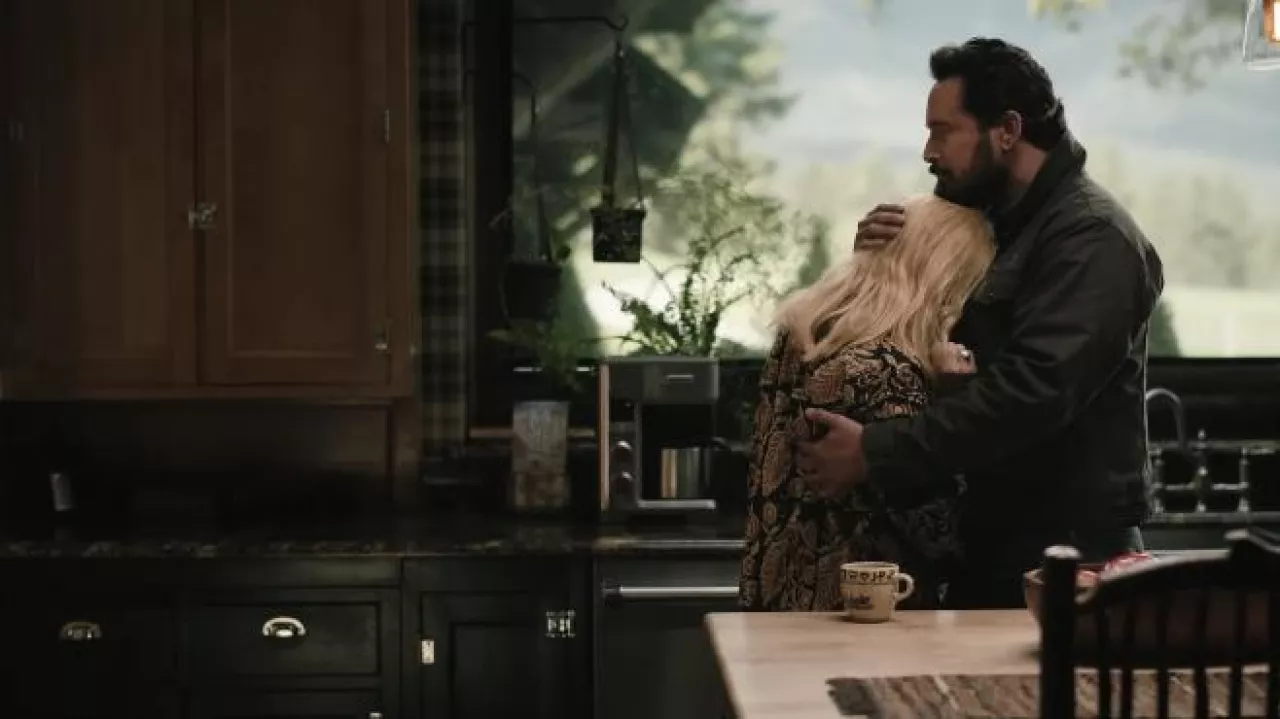 Floral Printed Robe worn by Beth Dutton (Kelly Reilly) as seen in ...