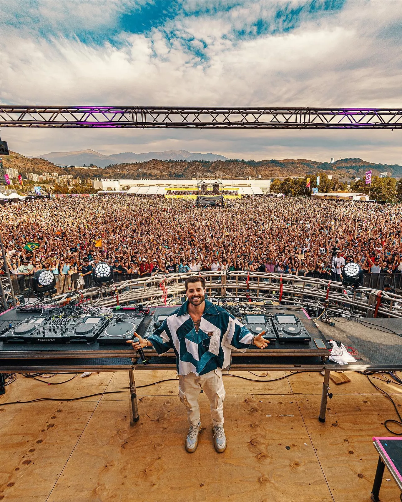 Oversize color block Jacket worn by Alok on his Instagram account @alok ...