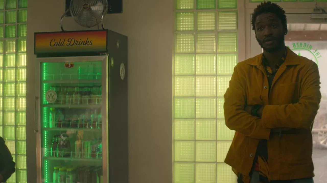 Montre portée par Tyson (Jay Will) dans Tulsa King (saison 1 épisode 2 ...