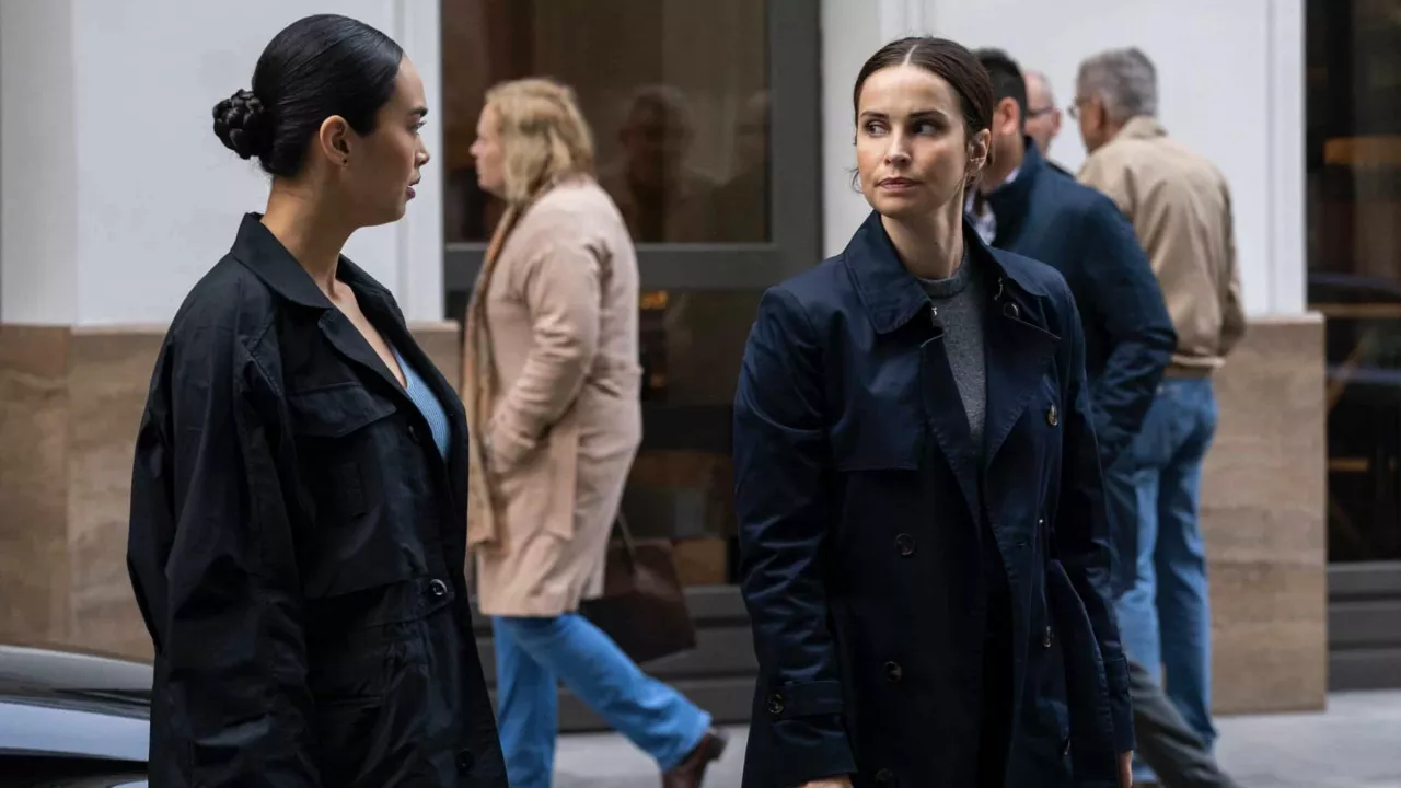 Navy blue trench coat worn by Special Agent Jamie Kellett (Heida Reed ...