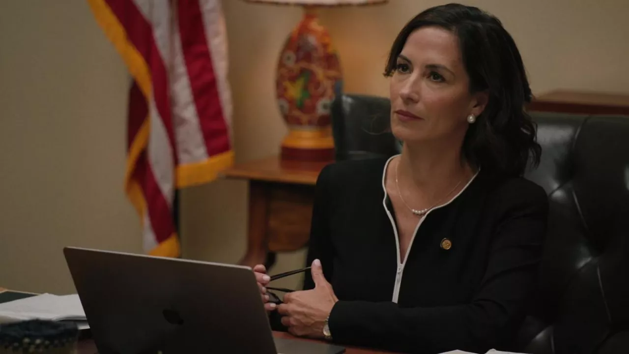 Vestido blanco negro usado por la gobernadora Lynelle Perry (Wendy ...