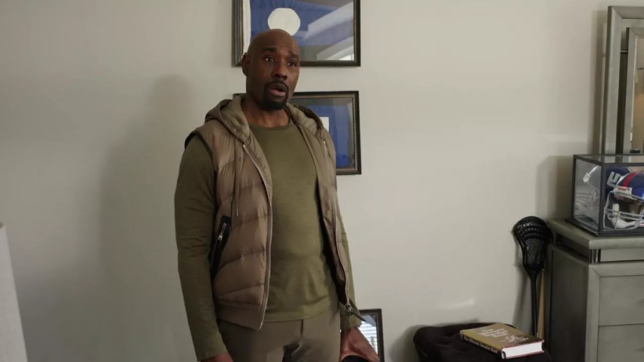 Hoodie sleeveless down jacket worn by Lance Sullivan (Morris Chestnut ...