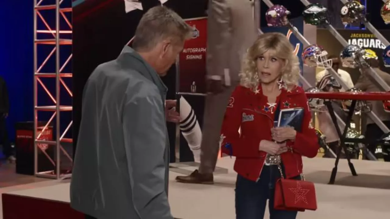 Red Star Handbag worn by Jane Fonda as seen in 80 for Brady outfits ...