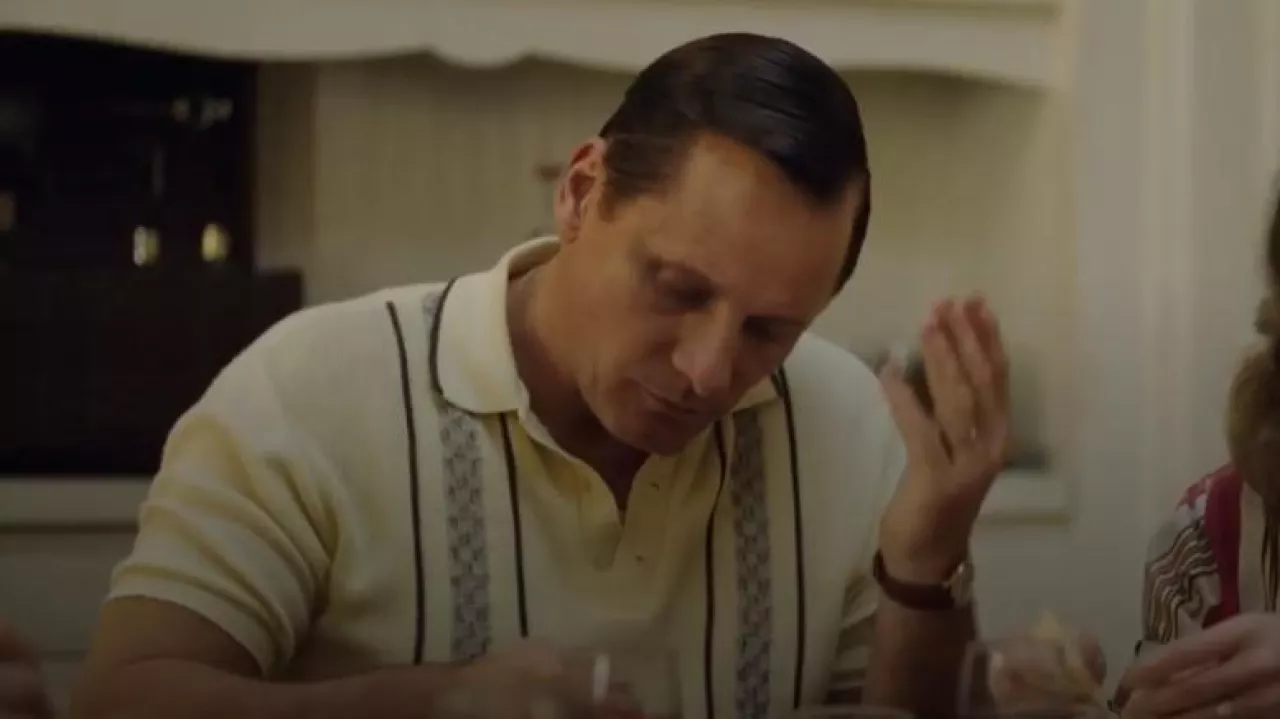 The beige polo shirt worn by Tony Lip (Viggo Mortensen) in the movie ...