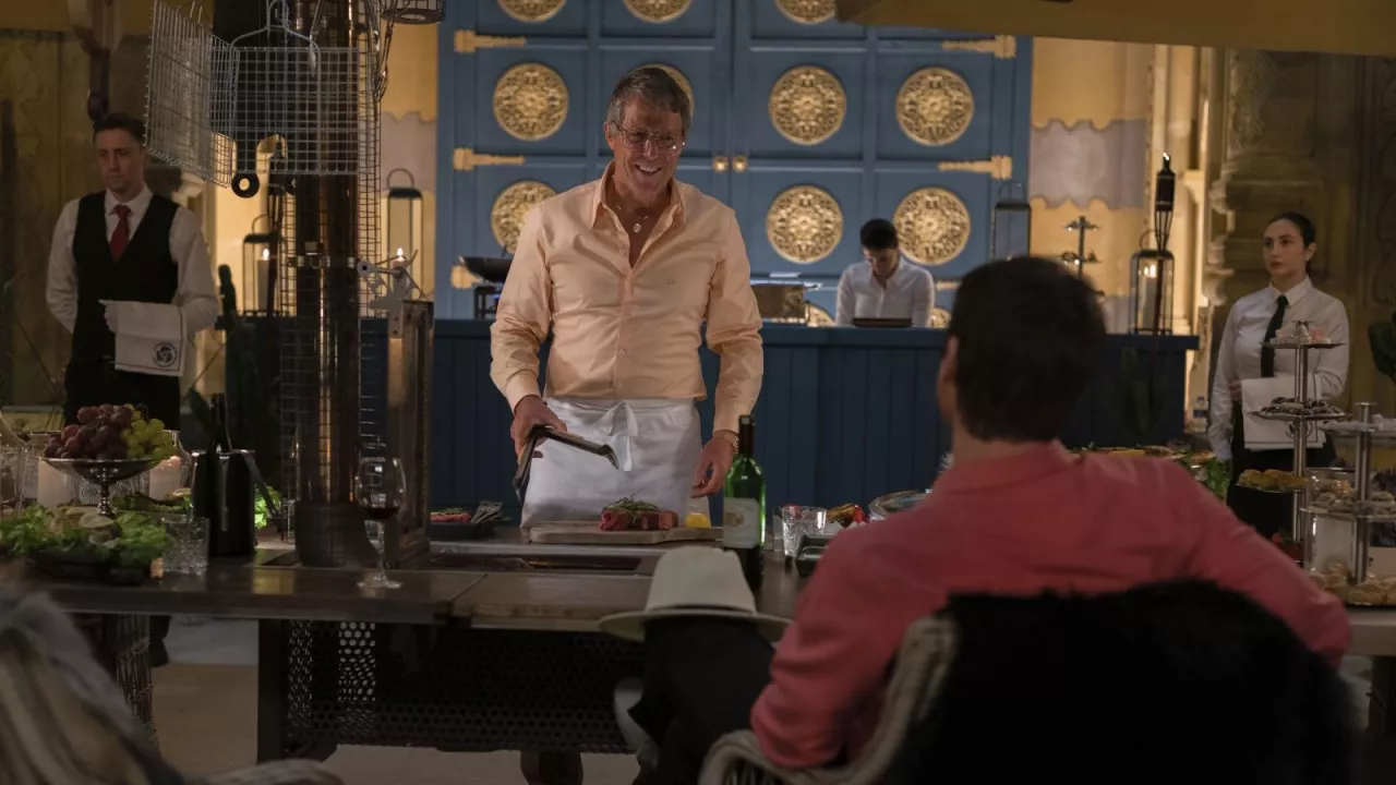 Pink shirt worn by Greg Simmonds (Hugh Grant) as seen in Operation ...