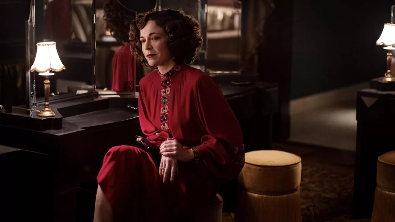 Red dress worn by Anita St. Pierre (Jen Tullock) as seen in Perry Mason ...