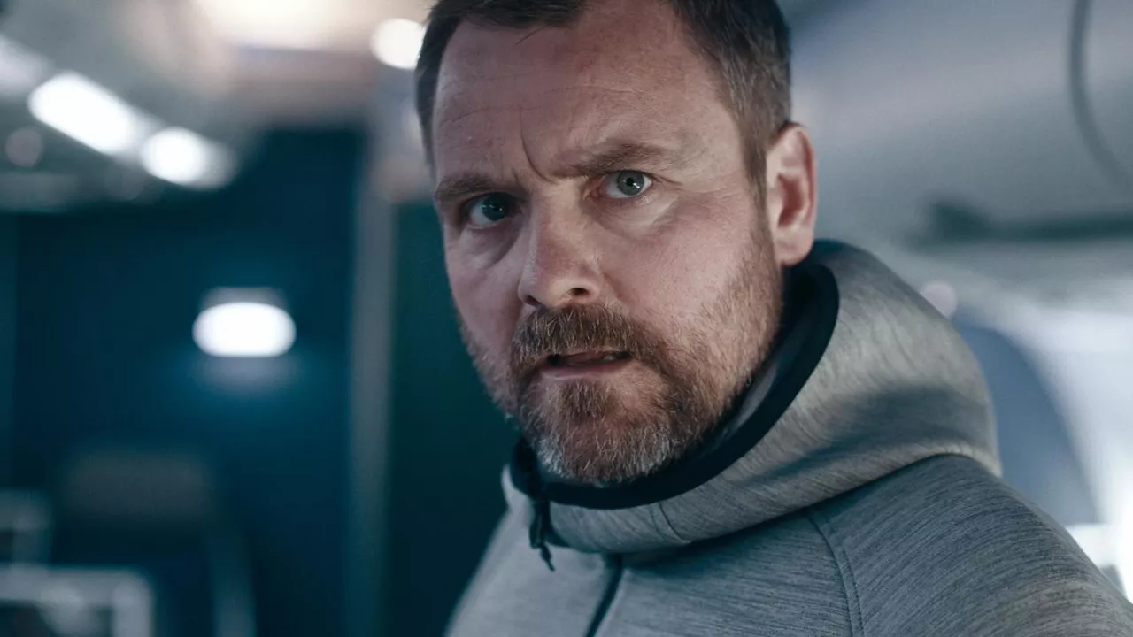 Zip hoodie worn by Stuart (Neil Maskell) as seen in Hijack TV series ...