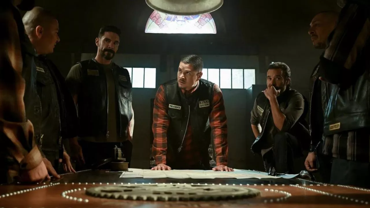 Red Plaid Shirt worn by Ezekiel 'EZ' Reyes (J. D. Pardo) as seen in ...