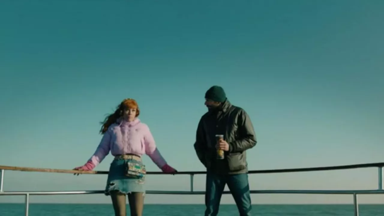 The pink down jacket worn by Morgane Alvaro (Audrey Fleurot) in the HPI ...