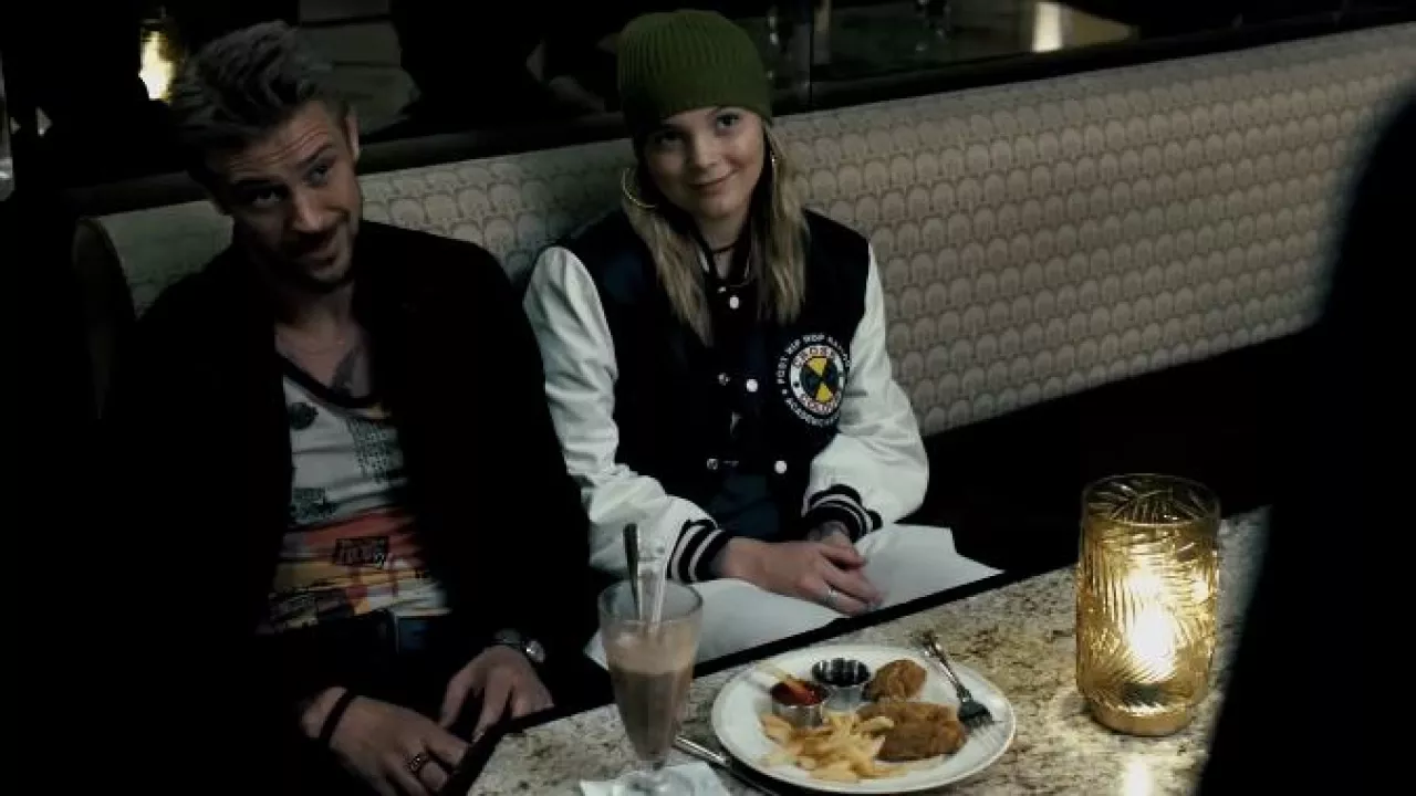 Printed t-shirt worn by Clement Mansell (Boyd Holbrook) as seen in ...