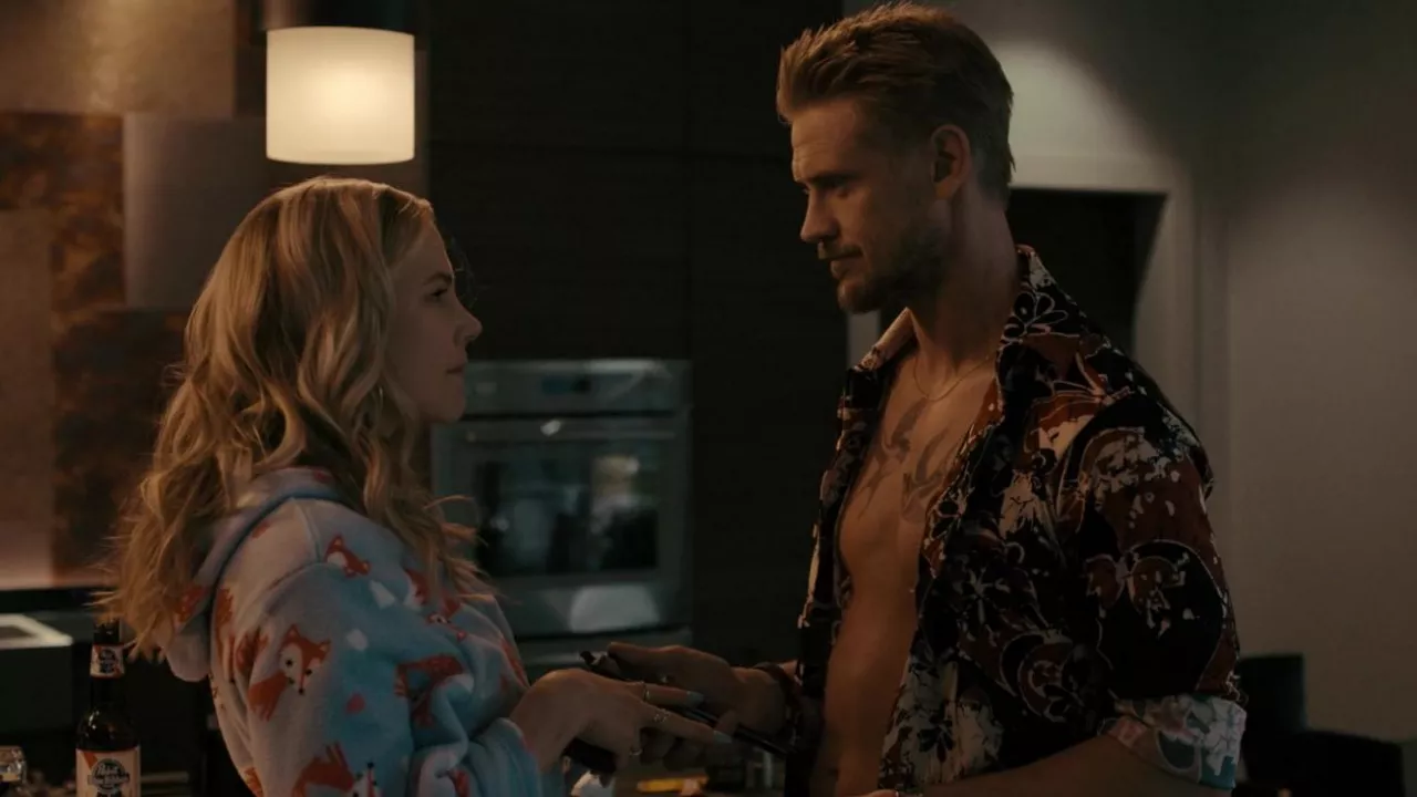 Printed shirt worn by Clement Mansell (Boyd Holbrook) as seen in ...