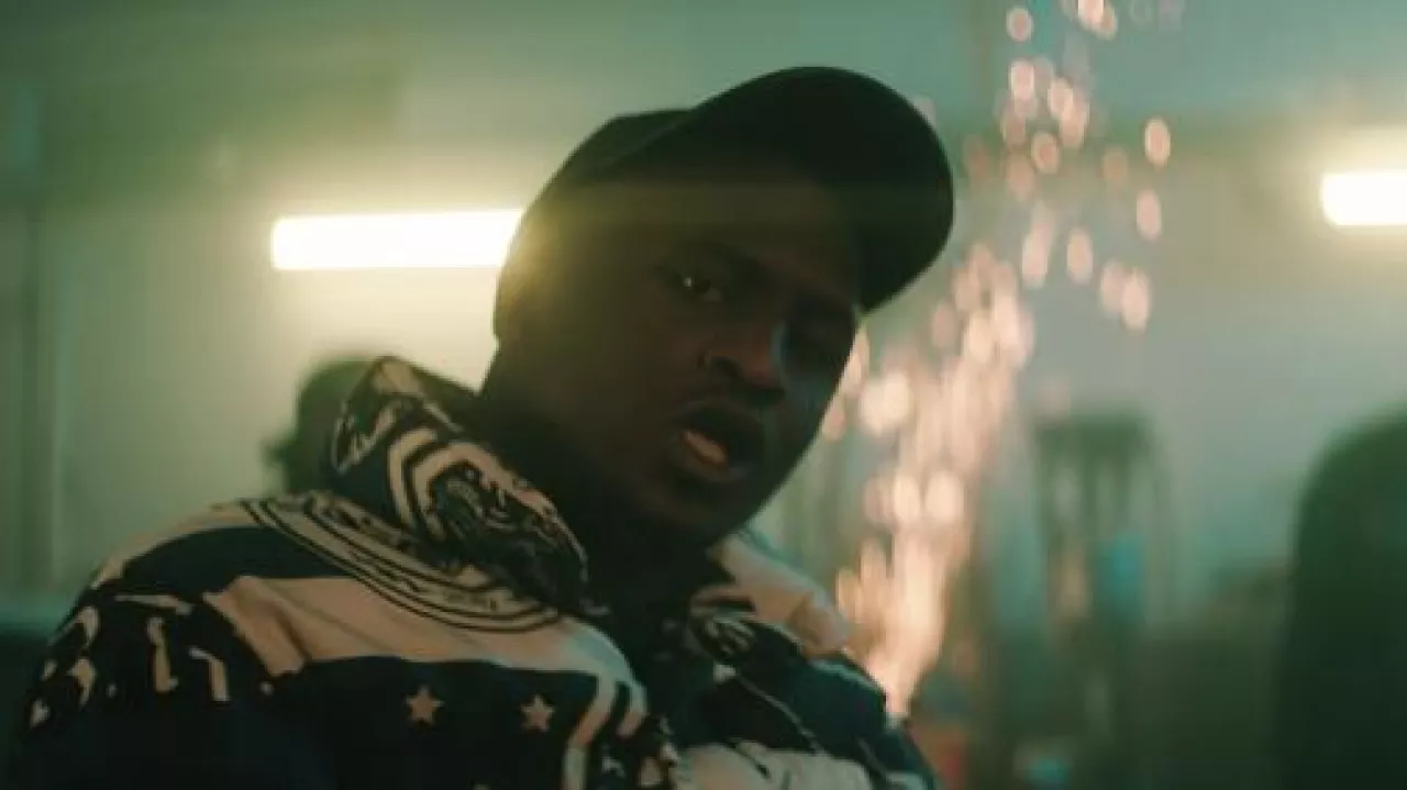 Puff jacket worn by Djeffi Jack in Toi Ou Moi by 4 Keus music video ...