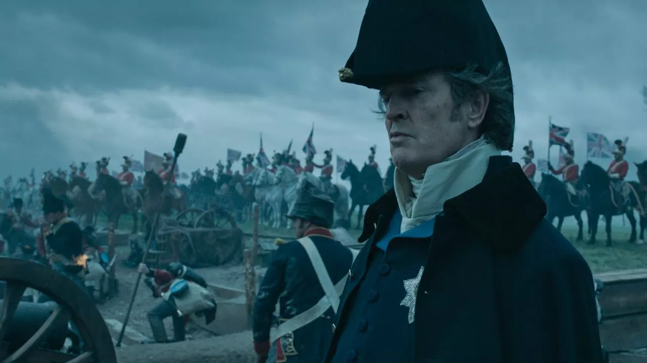 Hat worn by Arthur Wellesley (Rupert Everett) as seen in Napoleon movie ...