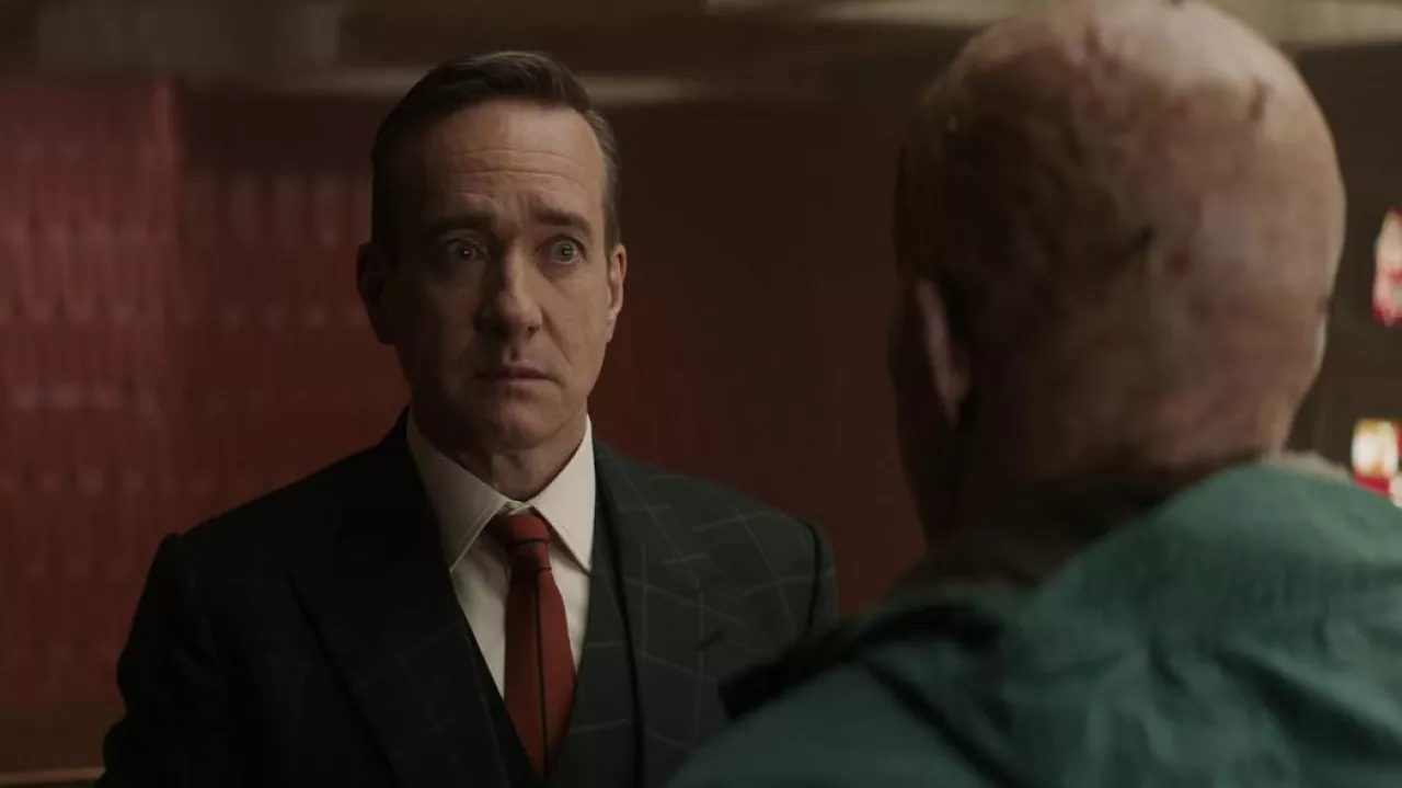 Checkered 3 pieces suit worn by Mr. Paradox (Matthew Macfadyen) as seen ...