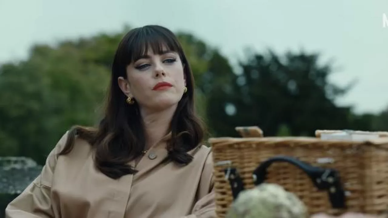 Earrings worn by Susie Glass (Kaya Scodelario) as seen in The Gentlemen ...