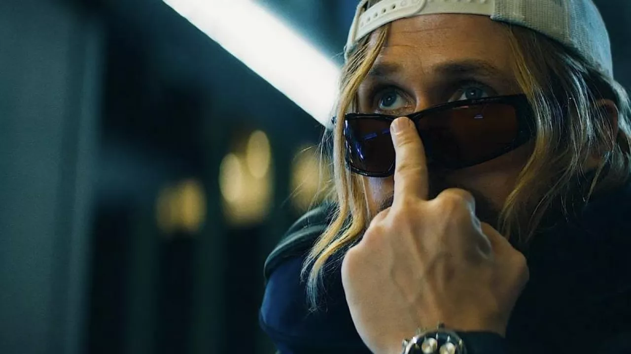 Black Sunglasses worn by Colt Seavers (Ryan Gosling) as seen in The ...