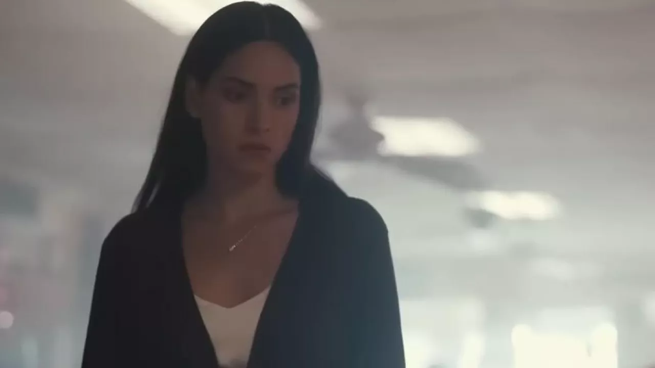 Hit Man movie outfits: Adria Arjona is wearing a beautiful necklace to ...