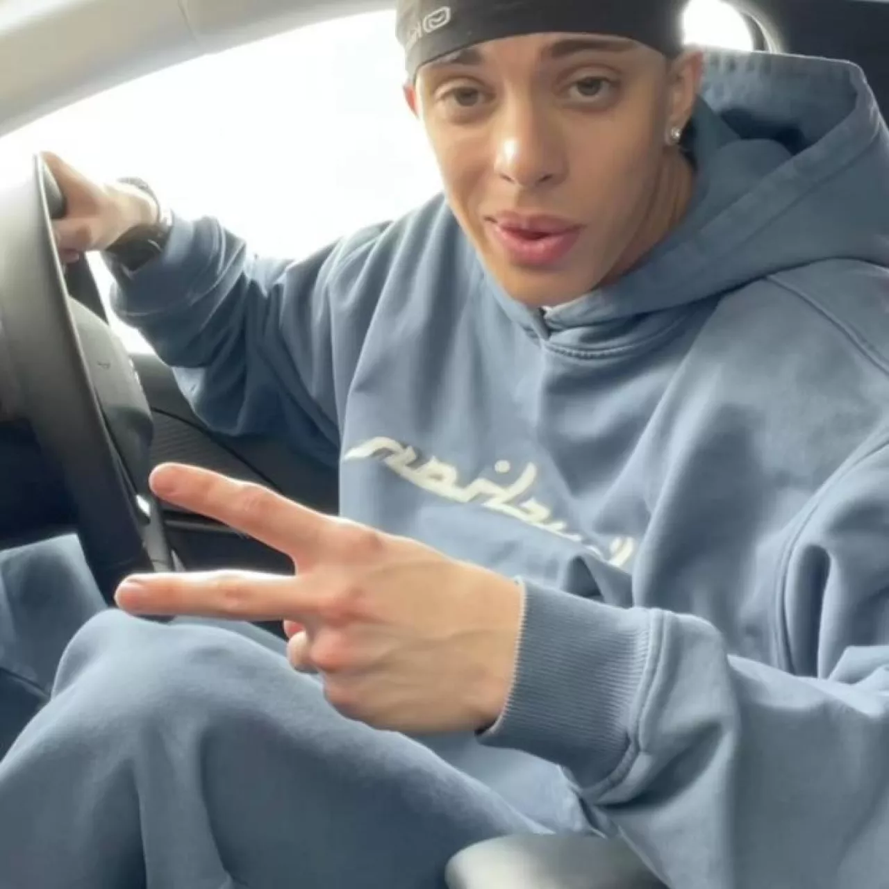 Les looks de Anyme 203 : l'ensemble porté sur son compte Instagram ...