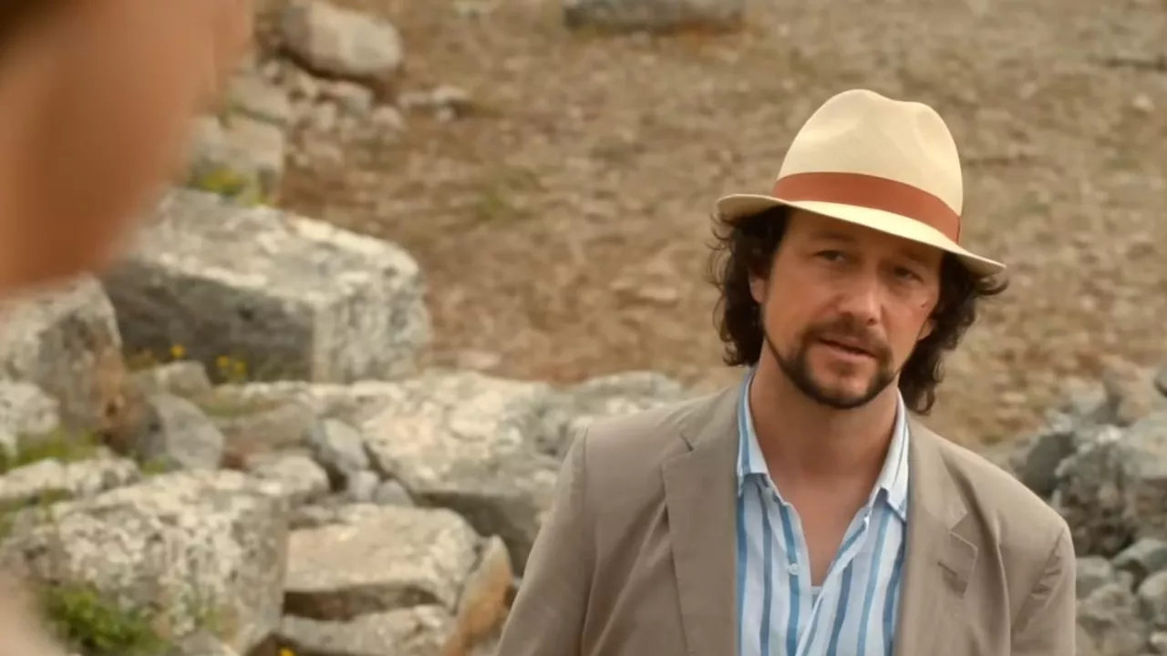 Killer Heat Movie Outfits: Joseph Gordon-Levitt is wearing fedora hat ...