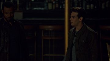 Simon Lewis (played by Alberto Rosende) outfits on Shadowhunters