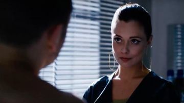 The hoop earrings in two parts worn by Lila Facchini (Valeria Bilello ...